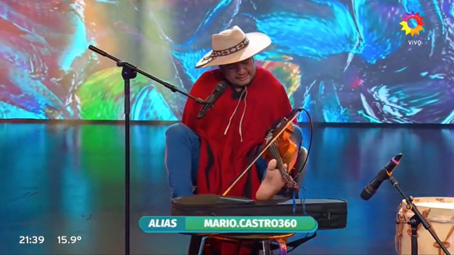 Mario no tiene brazos y toca el violín con sus pies - Remixando Noticias